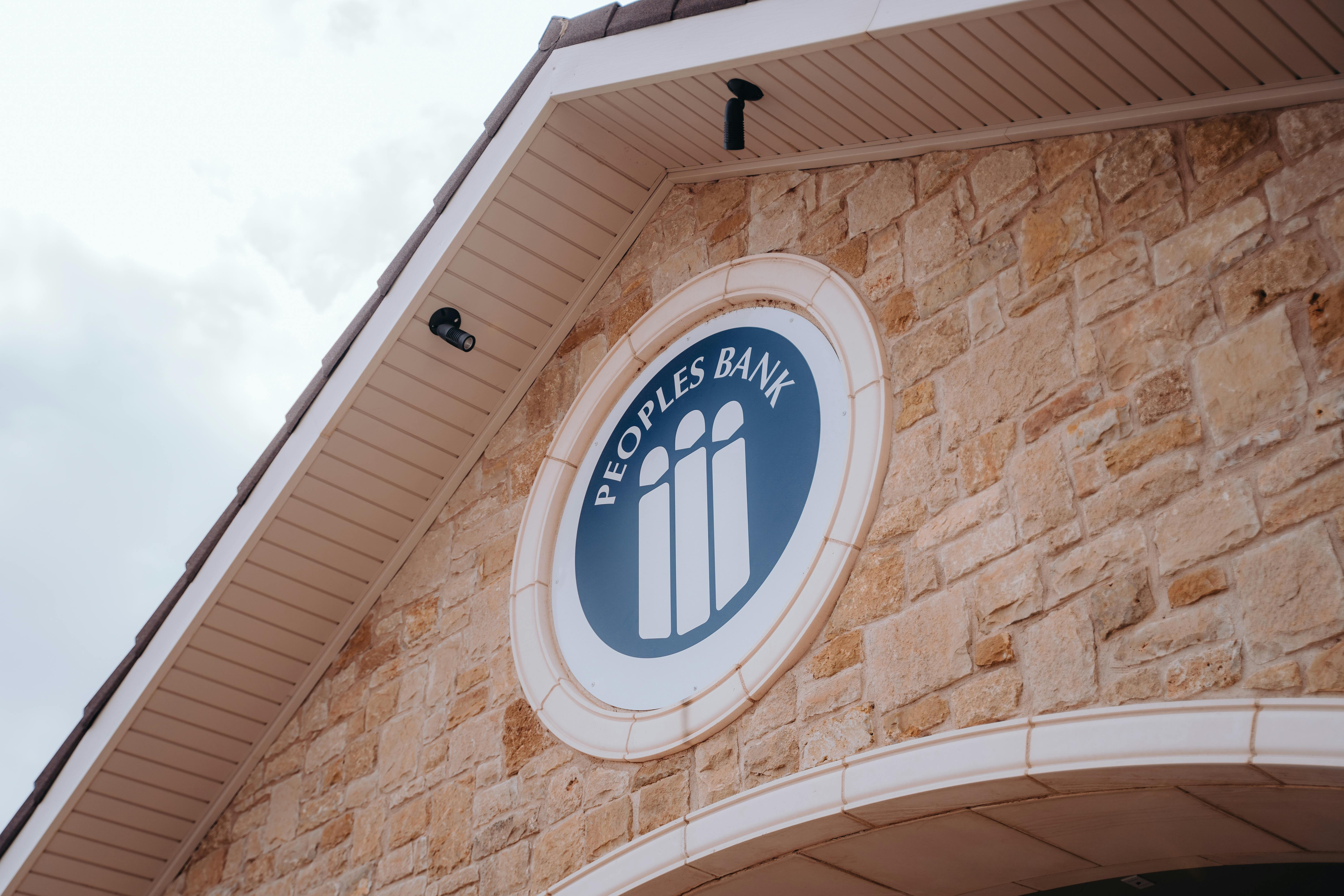 Community Banks: How Banking Local Impacts People That You Know | Peoples Bank of Texas